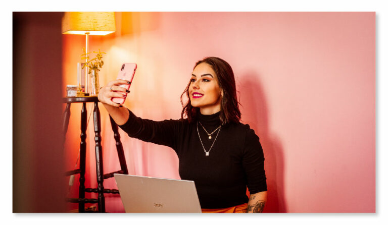 How To Become A Famous Instagram Influencer in 2021 | SocialBu Blog
